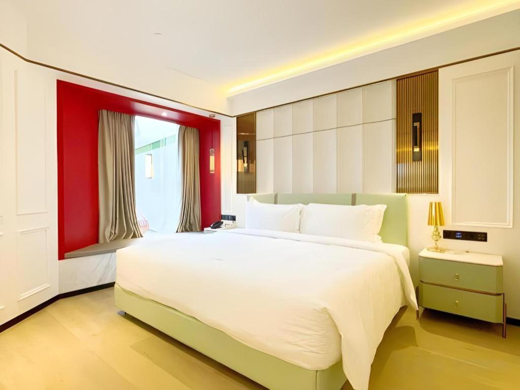 YOHO RESORTS WORLD HOTEL, MACAU